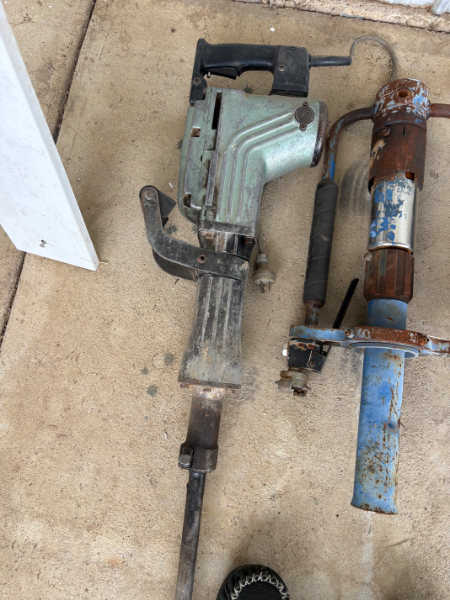 Lot 86 - LARGE ELECTRIC JACK HAMMER, GOOD CONDITION | AuctionsPlus