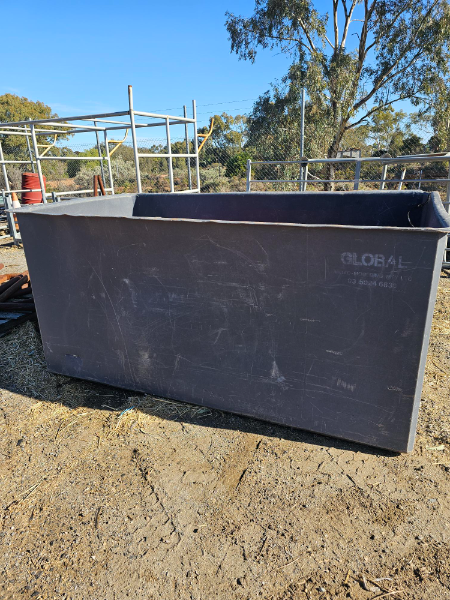 LOT# 242 - Poly Tub | AuctionsPlus