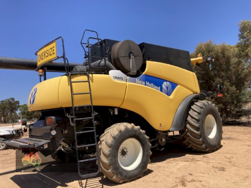 Lot 61 - (8749) 2008 CR9070 WITH 40' 94C ON TRAILER | AuctionsPlus