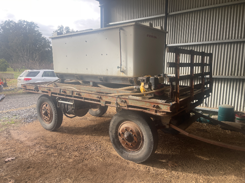 LOT 29 - 3000lt water tank on trailer | AuctionsPlus