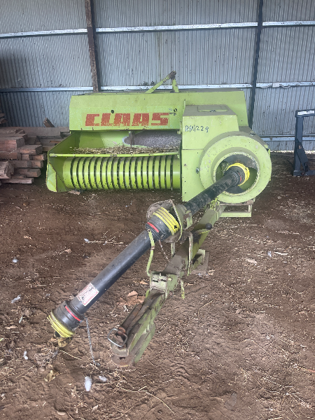 LOT 13 - Claas small Markant 50 square baler | AuctionsPlus