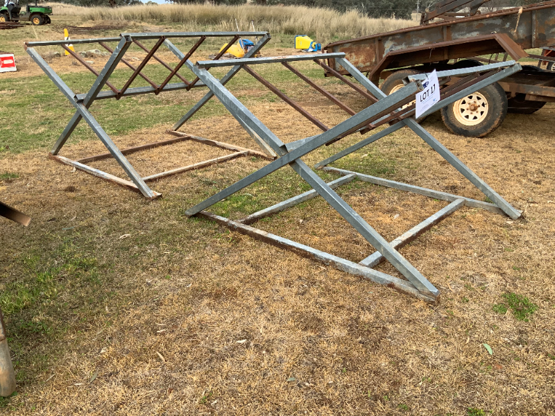 Lot 17 - Hay Racks | AuctionsPlus