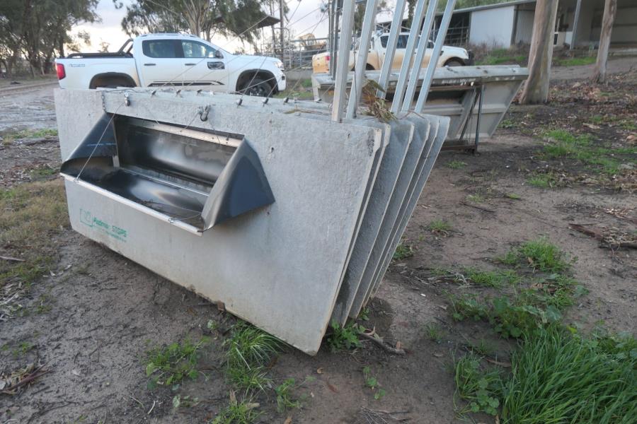 Lot 10 - Padman B4 Bay Outlets x 4 | AuctionsPlus