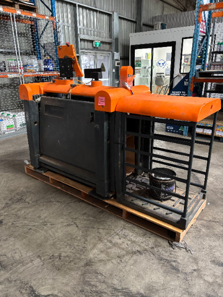 Lot 168 - Gallagher 3 way auto drafter scales | AuctionsPlus