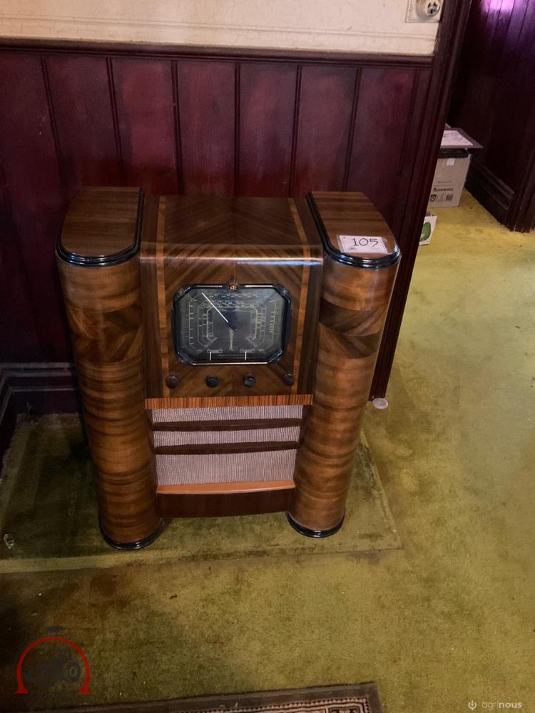 Lot 105 - Vintage Radiogram STC | AuctionsPlus