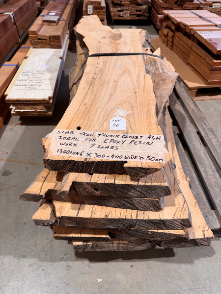 Lot 36 - Tree trunk slabs. | AuctionsPlus