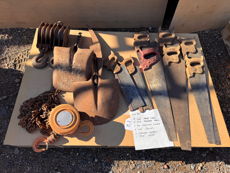 Lot 85 - Assorted Hand tools & Pulleys. | AuctionsPlus