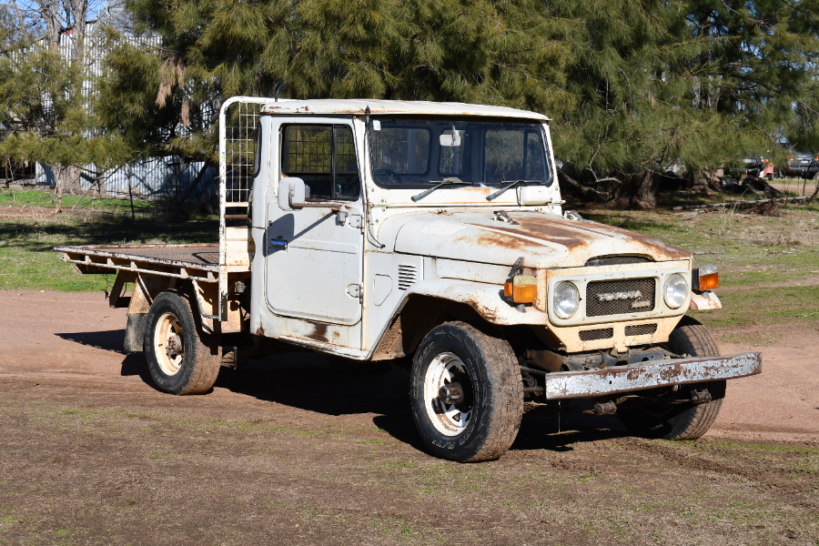 Lot 6 - Toyota Landcruiser HJ47 ute | AuctionsPlus