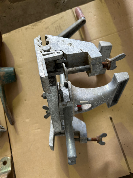 LOT 57 - Bosch Portable All Purpose Vice Clamp | AuctionsPlus