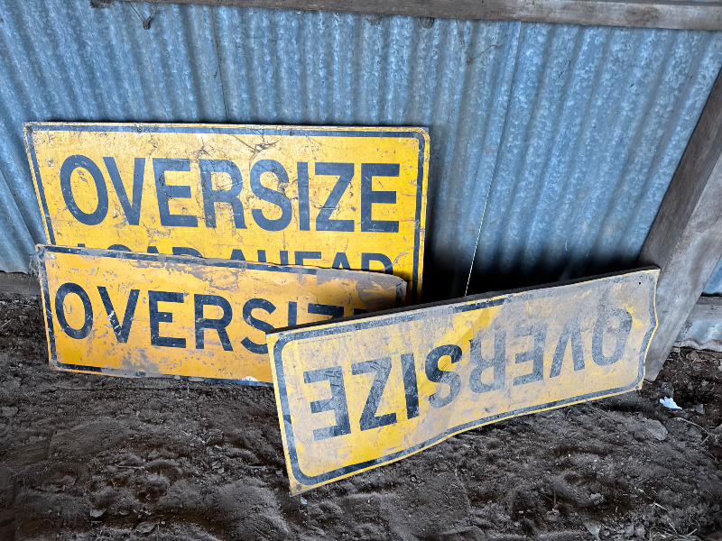 Lot 162 - Qty Used Oversize Warning Signs | AuctionsPlus