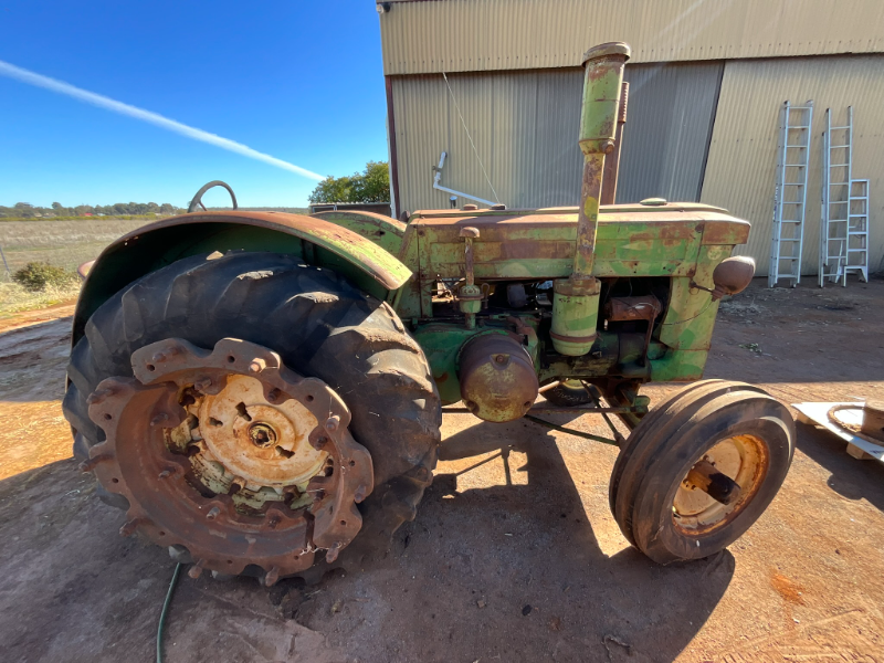 Lot 207 - John Deere Model D Tractor | AuctionsPlus