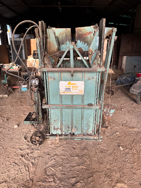 Lot 206 - Clip Boss Hydraulic Wool Press | AuctionsPlus