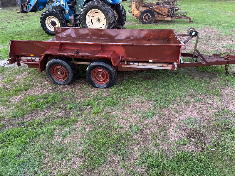 Lot 217 - Elevated Platform Tandem Trailer | AuctionsPlus