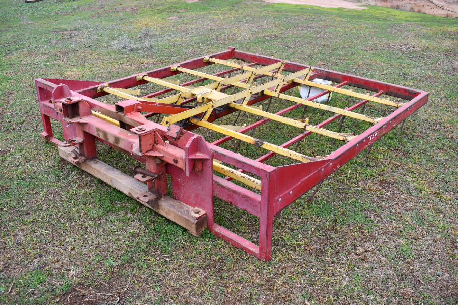 Lot 17 - Jadan 15 bale hay grab | AuctionsPlus