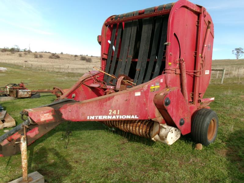 Lot 29 - International 241 Round Baler | AuctionsPlus
