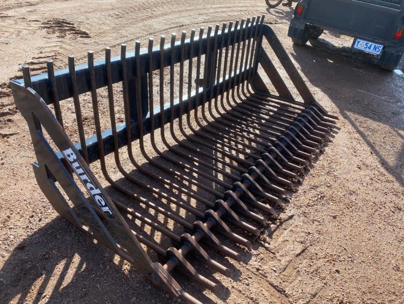 Lot 64 - Burder 2.4m Rock Bucket - Euro hitch, 25mm Bar | AuctionsPlus