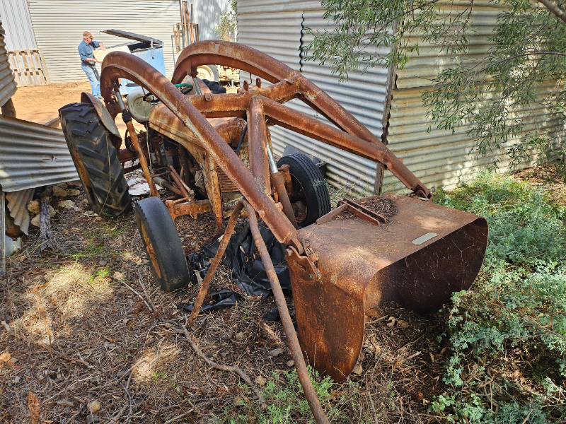 Lot 15 - #15. Grey Ferguson TEA 433962 (Front End Loader) | AuctionsPlus