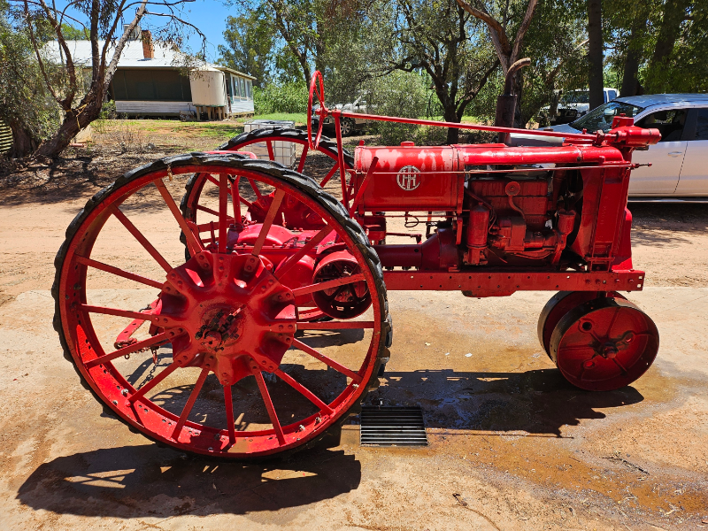 Lot 24 - #24. Farmall F12 4-Speed | AuctionsPlus