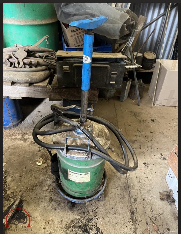 Lot 169 - Grease Gun On Trolley, Piston Type | AuctionsPlus