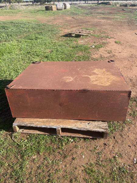 31 - 250L Fuel Tank | AuctionsPlus