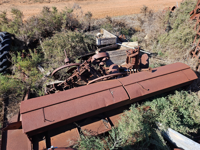 Lot 65 - #65. Seeder Box | AuctionsPlus