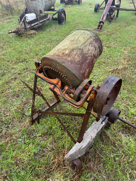 Lot 84 - Cement mixer | AuctionsPlus