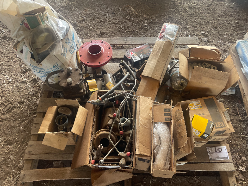 Lot 60 - Sundry parts including old carbies, some car parts. | AuctionsPlus