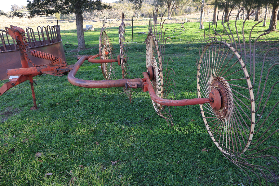 Lot 180 - Massey Ferguson Finger Wheel Rake MF29 | AuctionsPlus