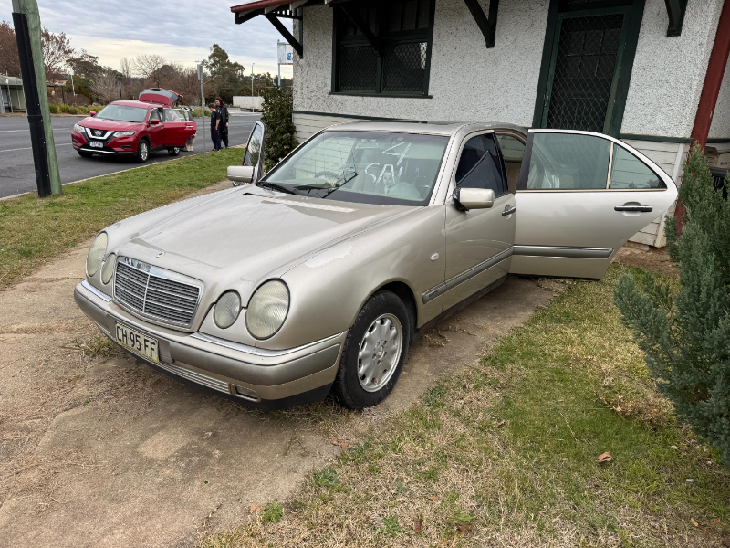Lot 6 - 1997 Mercedes Benz E230 | AuctionsPlus