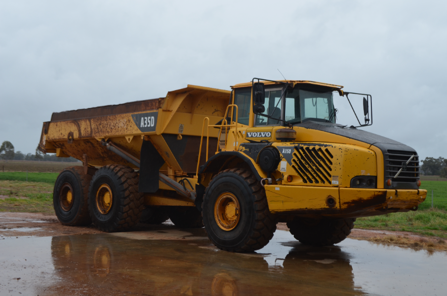 Lot 184 - 2000 Volvo Dump Truck | AuctionsPlus
