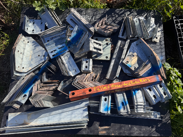 Lot 328 - Assorted Purling Brackets. | AuctionsPlus