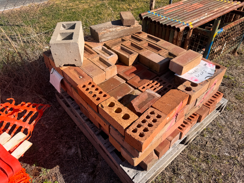 Lot 350 - Bricks. | AuctionsPlus