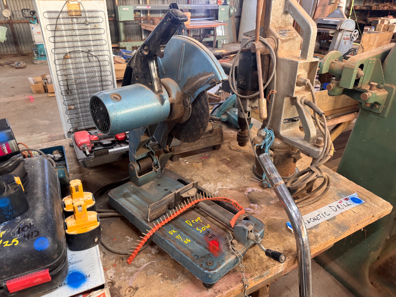 Lot 411 - Drop Saw. | AuctionsPlus