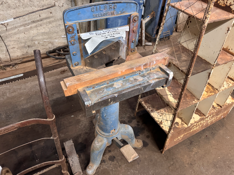 Lot 456 - Picture Frame Guillotine. | AuctionsPlus