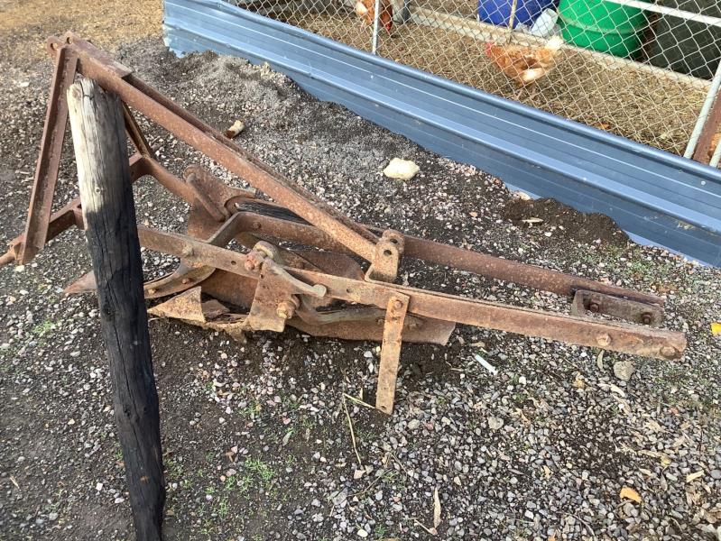 Lot 29 - Furrow plough | AuctionsPlus