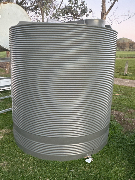 Lot 48 - 5000L Water Trough | AuctionsPlus