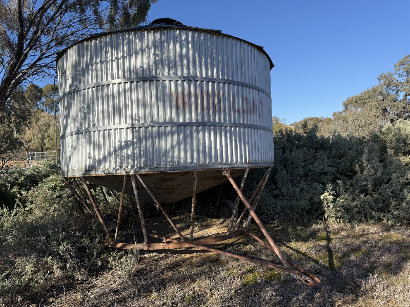 Lot 62 - Nelson 15T Mobile Field Bin | AuctionsPlus
