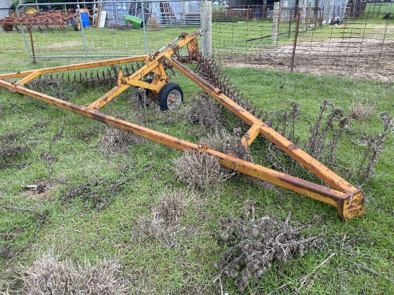 Lot 52 - Phillips Prickle Chain | AuctionsPlus