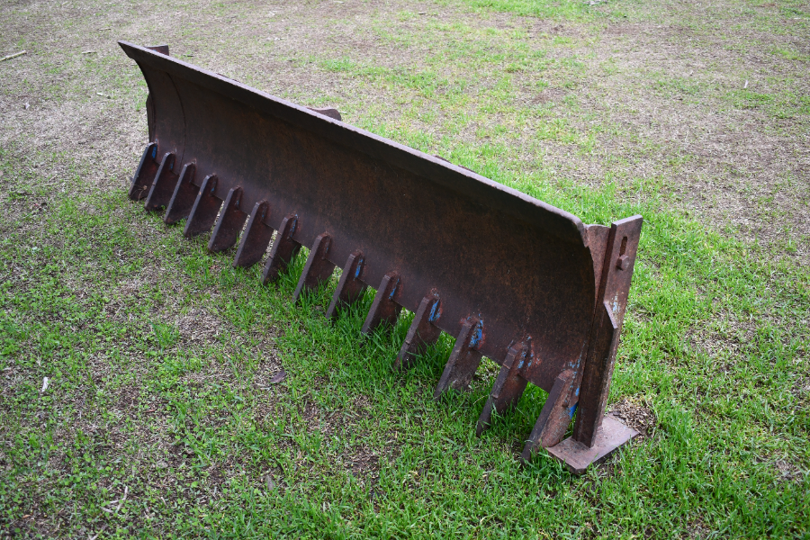 Lot 40 - Reversible blade/stick rake for FEL | AuctionsPlus