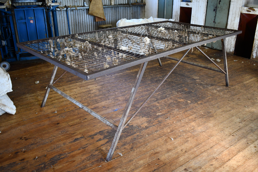 Lot 53 - Steel wool table | AuctionsPlus
