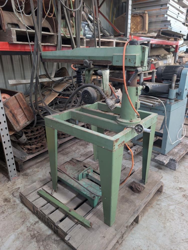 Lot 17 - Docking/Radial Arm Saw - 3ph | AuctionsPlus