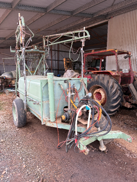 Lot 36 - Herbicide cart | AuctionsPlus