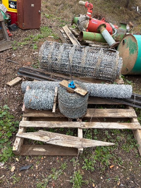 Lot 45 - Pallet - fencing wire (barb, mesh, ringlock, 1x pack of posts ...