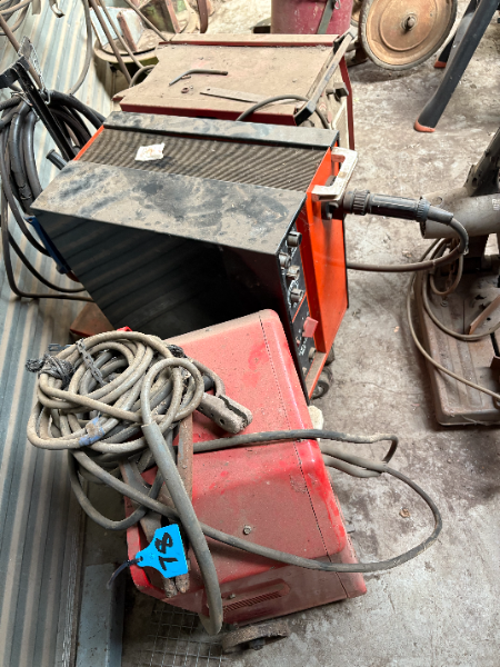 Lot 78 - Stick welder - 3 welders + 1 drop saw, Linc welder | AuctionsPlus