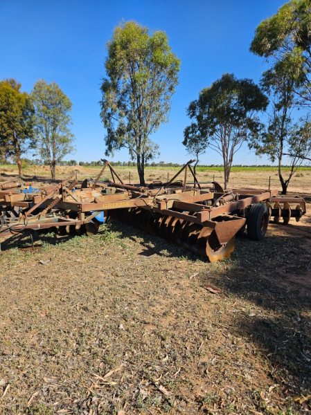 Lot 19 - Grizzly Field Boss 56 Plate Offset Disc Plough | AuctionsPlus