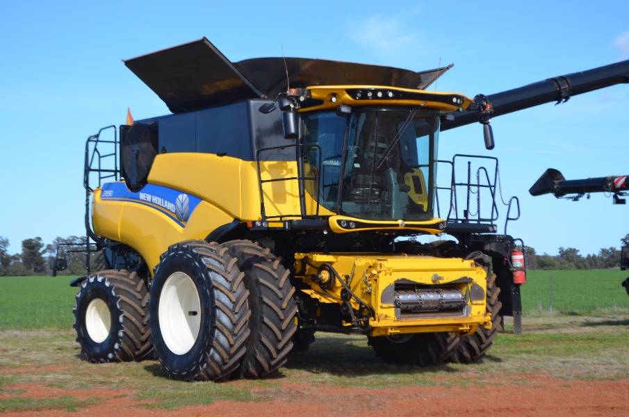 Lot 194 - 2016 New Holland CR9.90 | AuctionsPlus