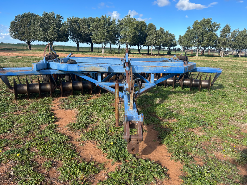 LOT 8 - 48-DISC GRIZZLY OFFSET DISC PLOUGH | AuctionsPlus