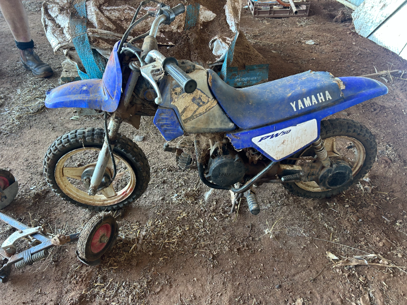 LOT 30 - YAMAHA PW50 MOTORBIKE & TRAINING WHEELS | AuctionsPlus