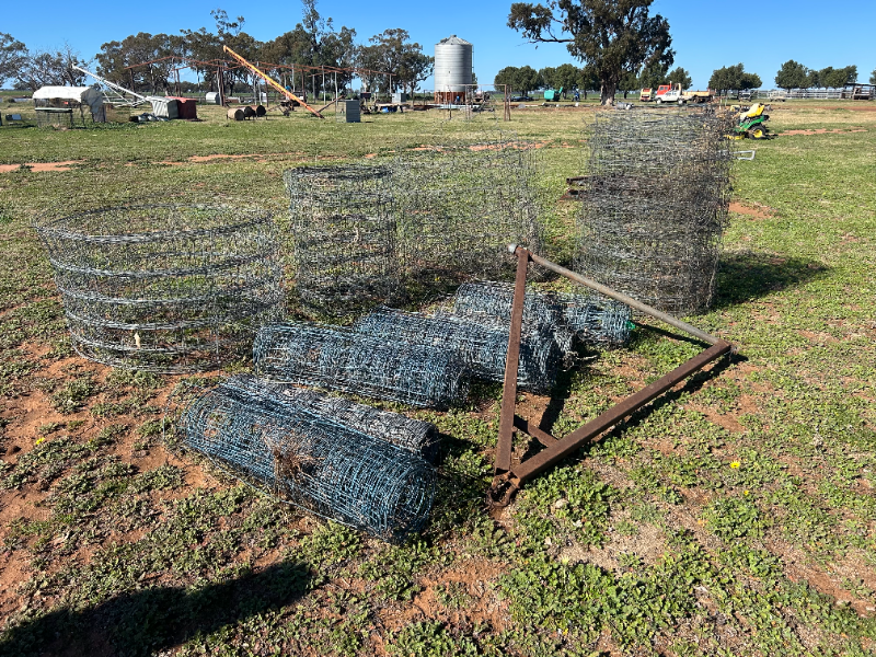 LOT 64 - HINGED JOINT FENCING & ROLLER | AuctionsPlus