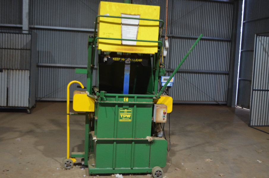 Lot 131 - TPW Express Woolpress and Scales | AuctionsPlus